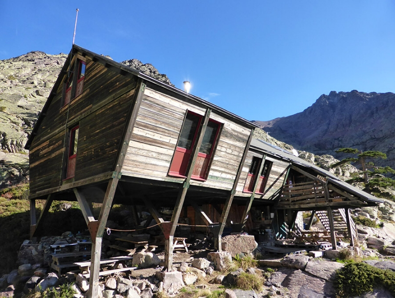 5 refuges insolites pour une nuit en montagne | Atlas For Men